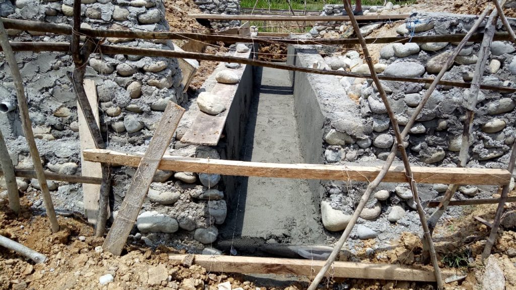 Manfaatkan DD Pemdes Pahlawan Ratu Bangun Talud Dan Plat Deuker ...